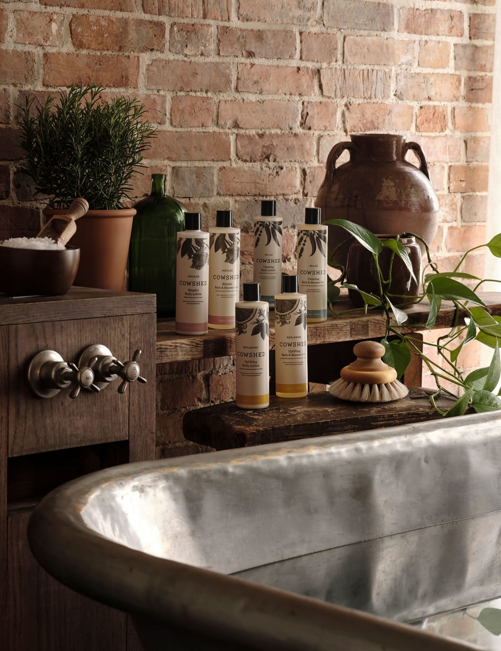 Indulge Bath & Shower Gel, 300ml | Cowshed | M&S