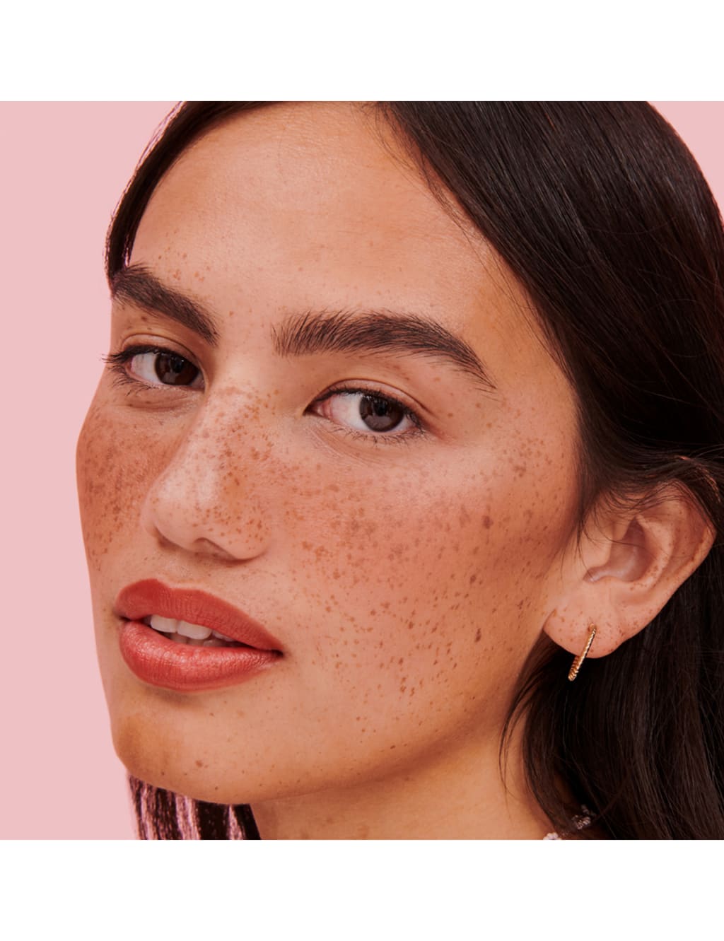 Java Powder Blusher 6g | BENEFIT | M&S