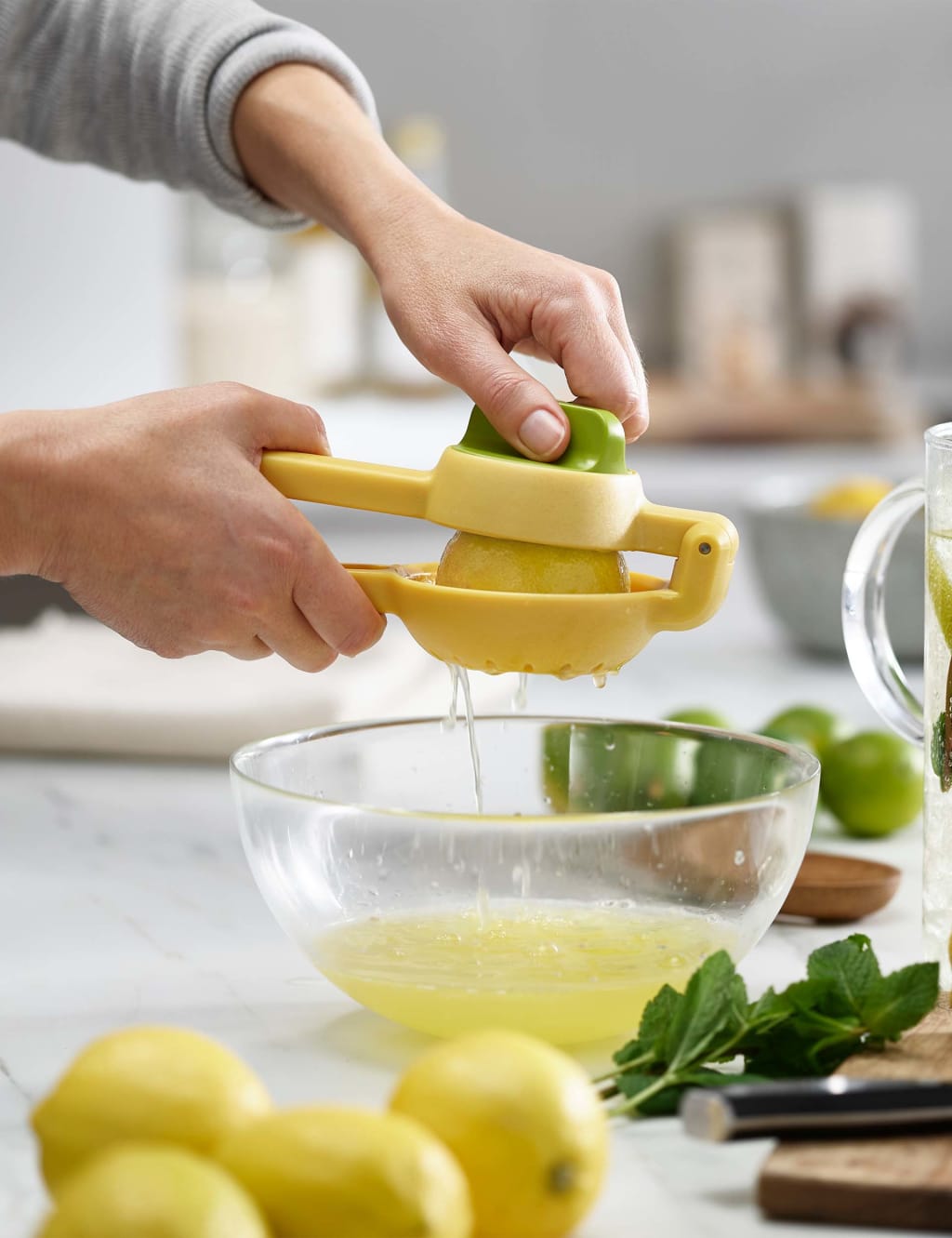 JuiceMax Dual-Action Citrus Press | Joseph Joseph | M&S
