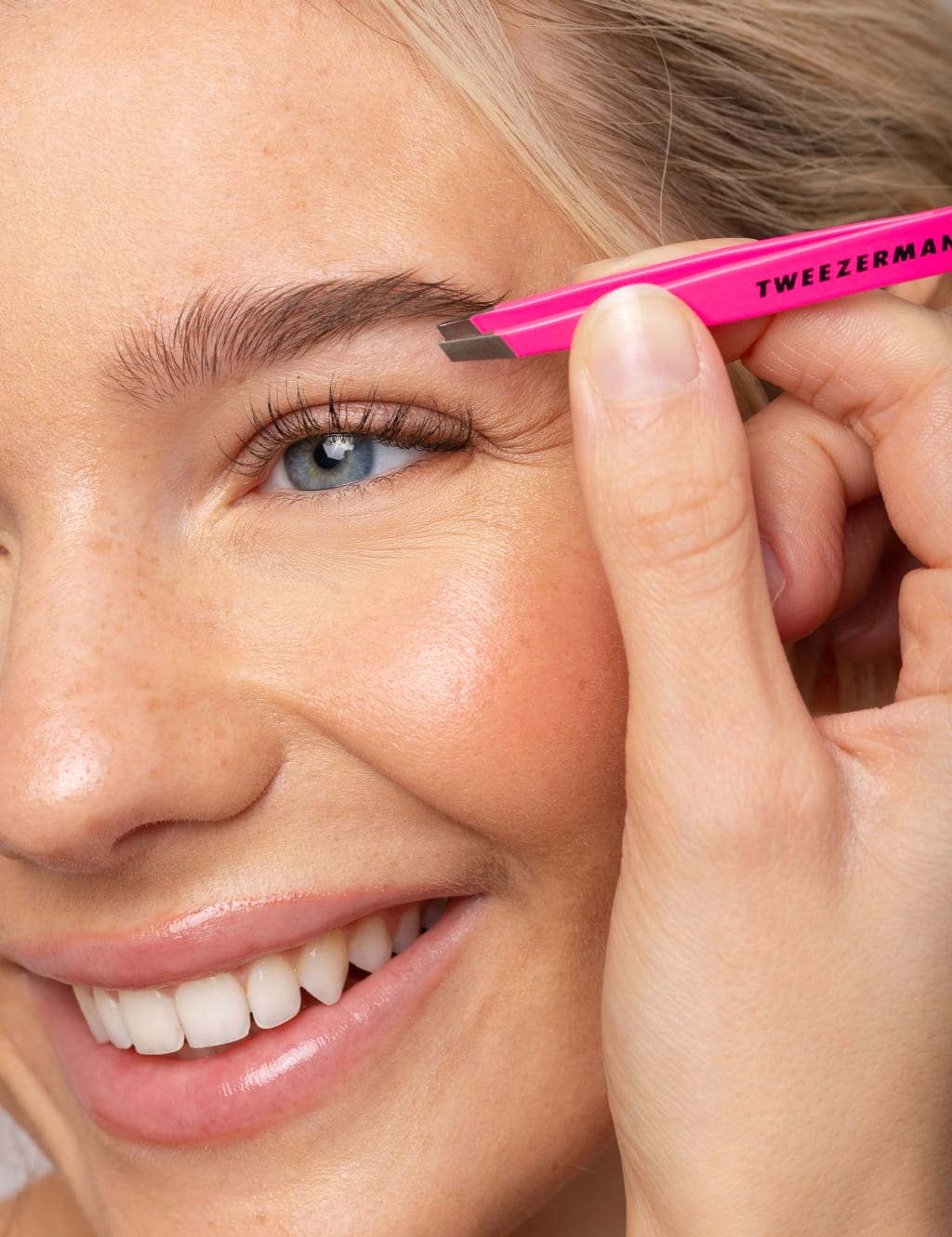 Mini Slant Tweezer | TWEEZERMAN | M&S