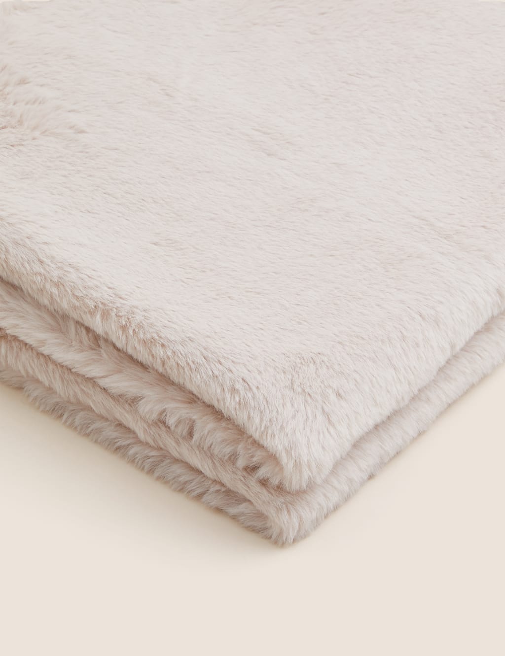 Throws | M&S