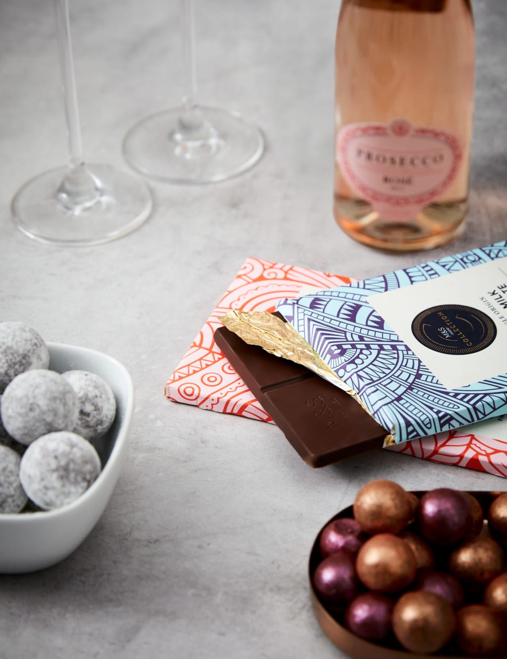 Pink Fizz & Chocolate Gift Box | M&S