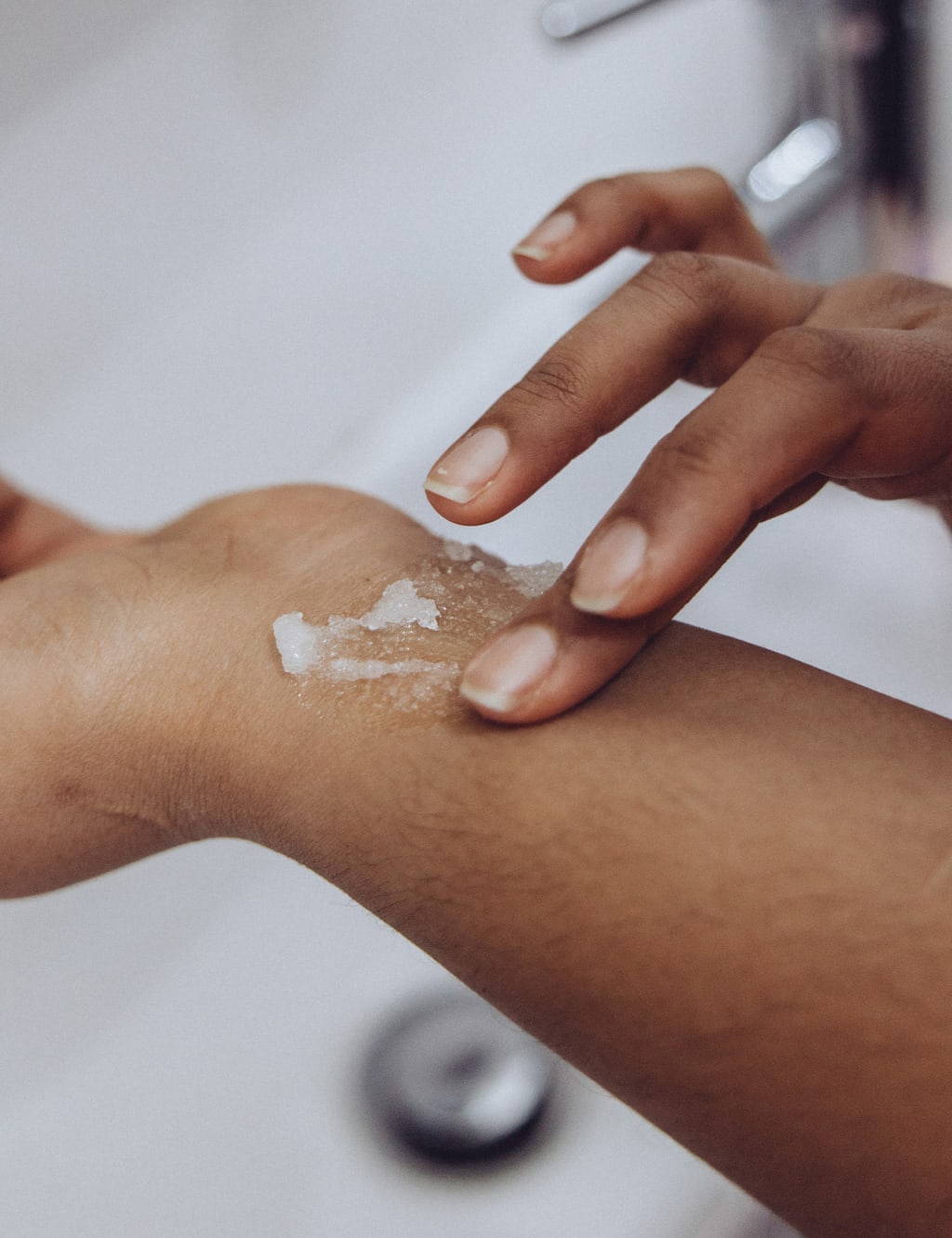 Scrubs Up Nicely Polishing Body Cleanser 200ml | BLOOM AND BLOSSOM | M&S